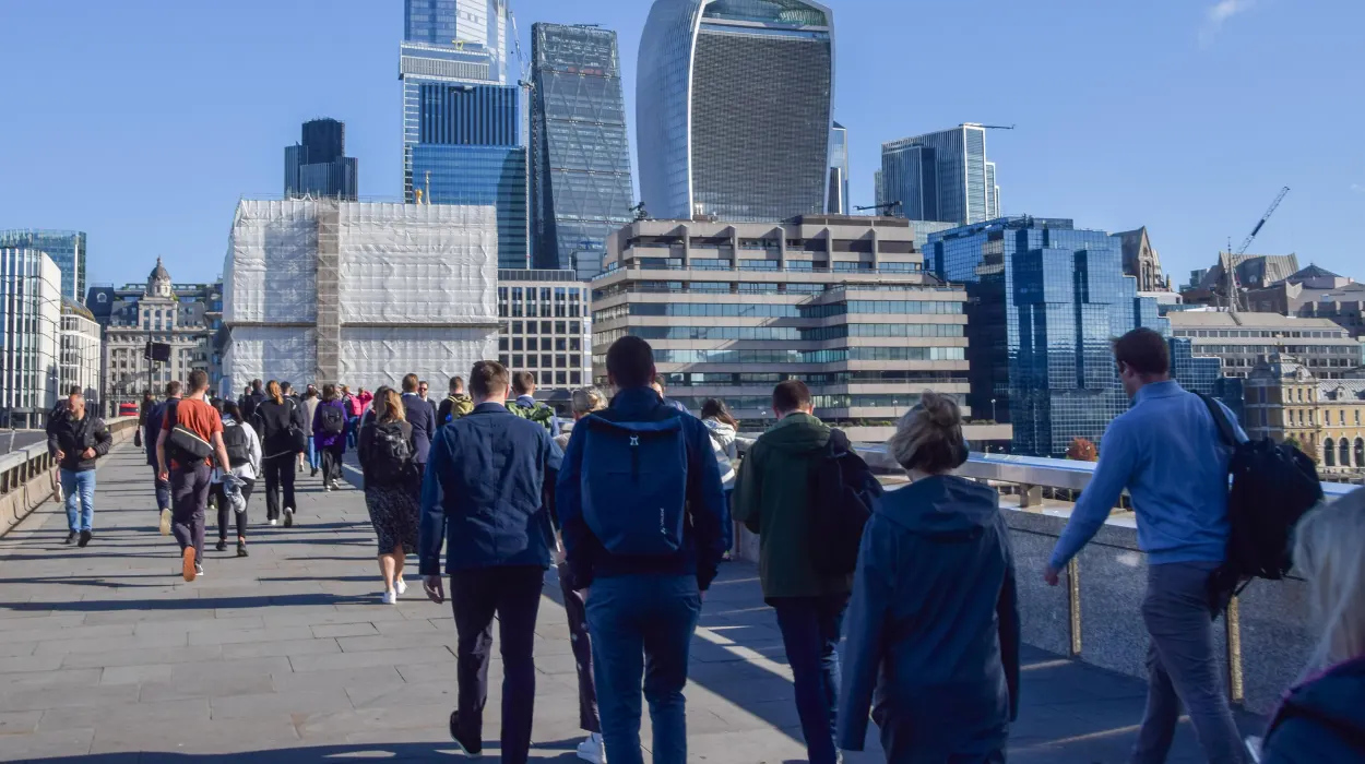 Walking Across London Bridge: Views & Attractions